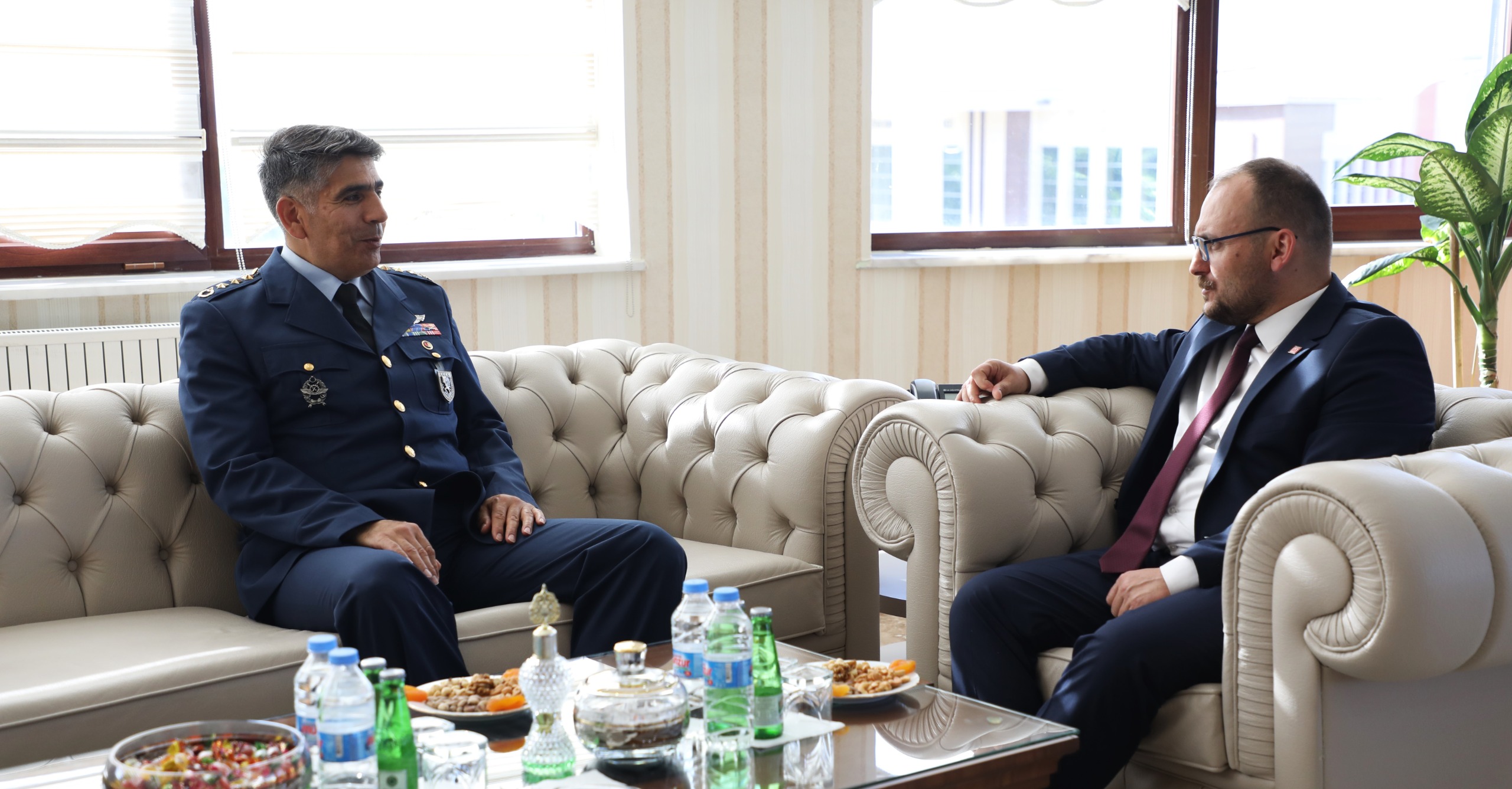 Hava Meydan Komutanı Albay Ahmet Dulkadir'den Rektörümüze İadeyi ...